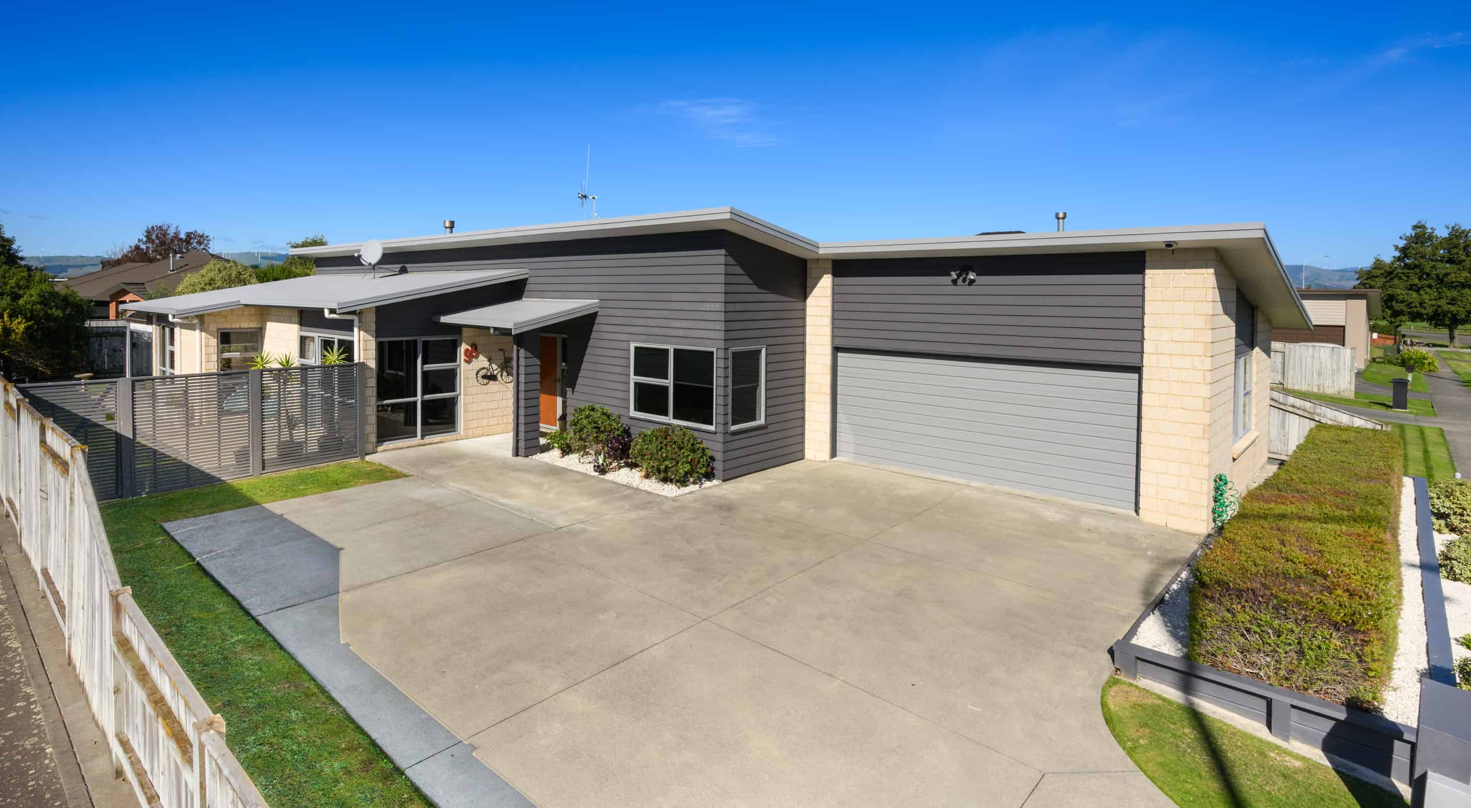Sold - 99 Schnell Drive, Kelvin Grove - realestate.co.nz