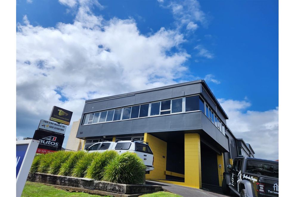 For lease Unit 6, 194 Moore Street, Howick - realestate.co.nz