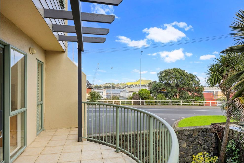 1/2 Onehunga Harbour Road, Onehunga, Auckland City - For Sale ...
