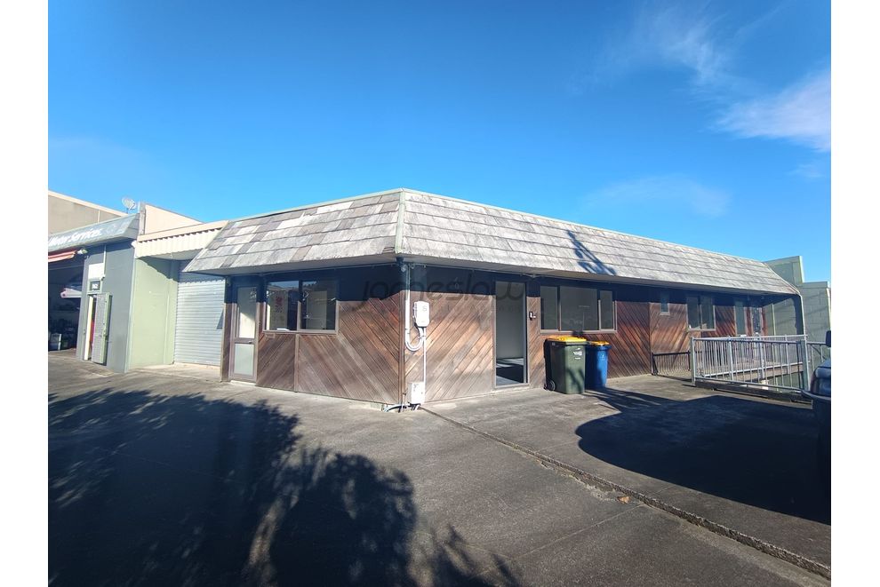For lease 3A/570 Swanson Road, Henderson - realestate.co.nz