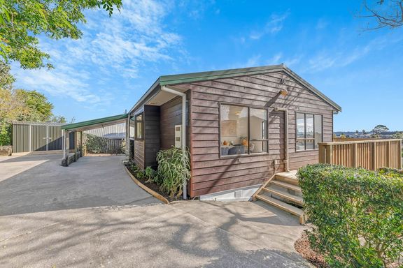 Sold - 2/17 Exeter Place, Unsworth Heights - realestate.co.nz