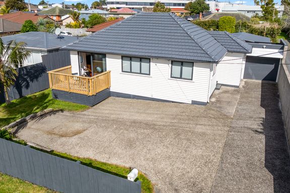 Property value - 9 Grainger Road, Te Atatu South - realestate.co.nz