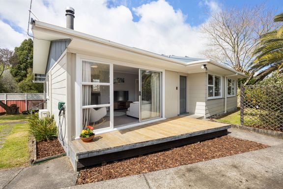 Sold - 30 Deanwell Avenue, Deanwell - realestate.co.nz