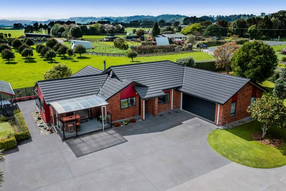Sold - 12 Beach Road, Urenui - realestate.co.nz
