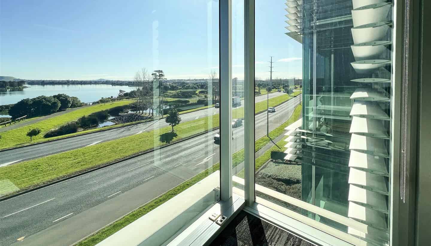 For lease 86 Highbrook Drive, East Tamaki - realestate.co.nz