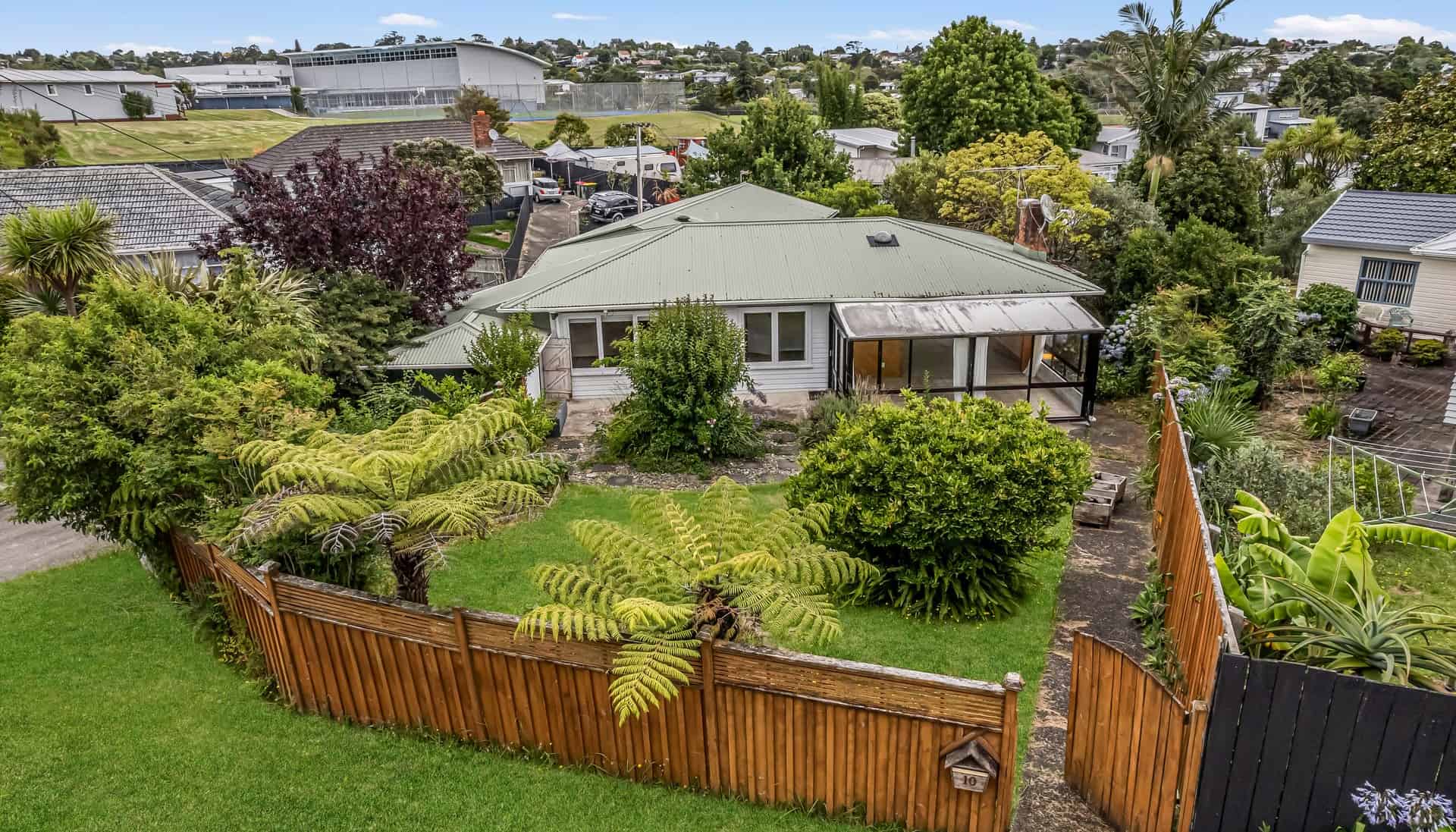 10 Mackwood Place, Birkdale, North Shore City - For Sale - realestate.co.nz