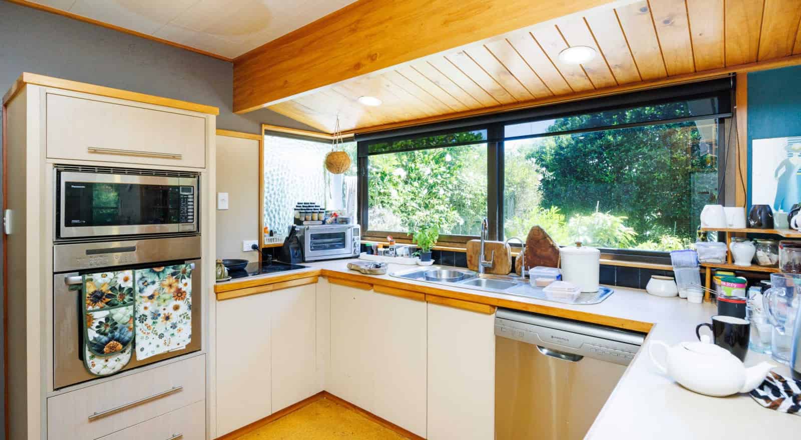 11 Ferry Street, Foxton Beach, Horowhenua - For Sale - realestate.co.nz