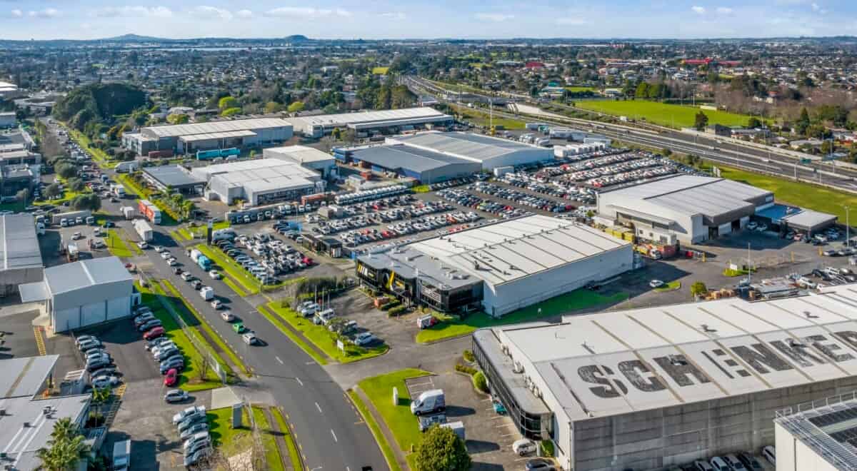For lease 40 Richard Pearse Drive, Mangere - realestate.co.nz